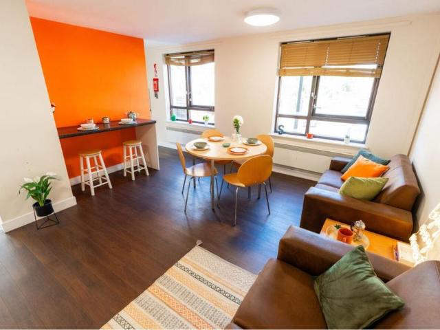 1 bedroom private hall to rent