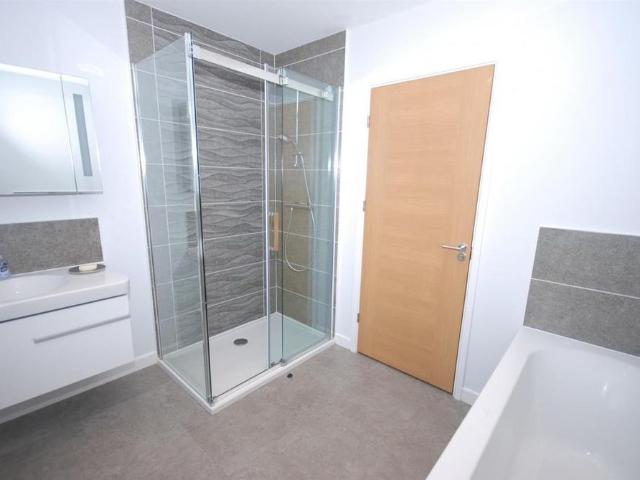 1 bedroom private hall to rent