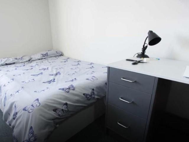 1 bedroom private hall to rent
