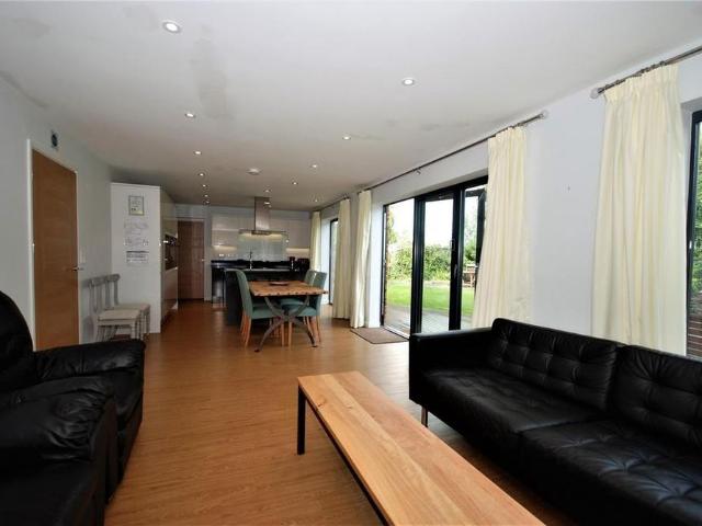 1 bedroom private hall to rent