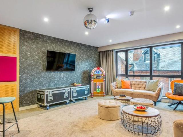 1 bedroom private hall to rent