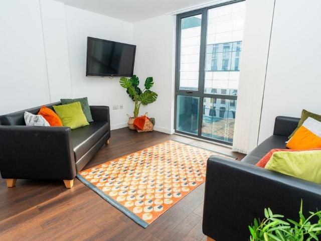 1 bedroom private hall to rent
