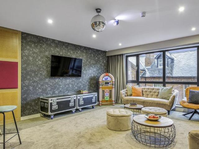 1 bedroom private hall to rent