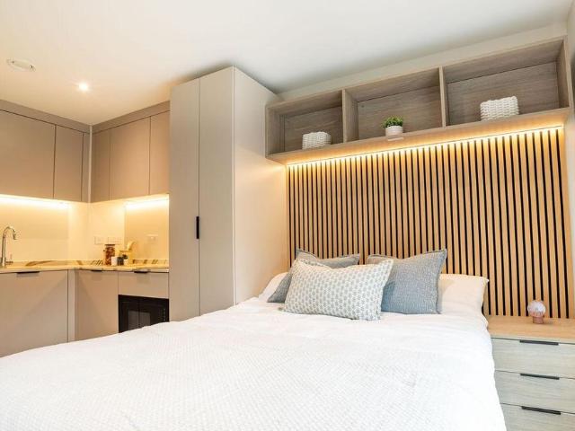 1 bedroom private hall to rent