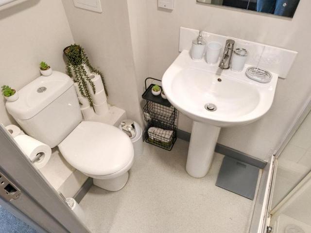 1 bedroom private hall to rent