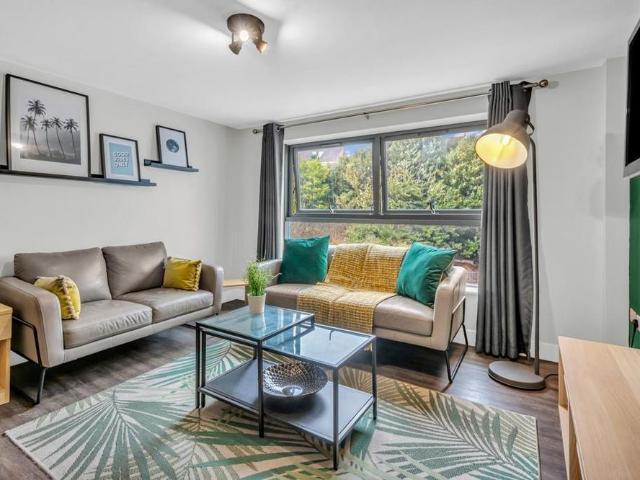 1 bedroom private hall to rent