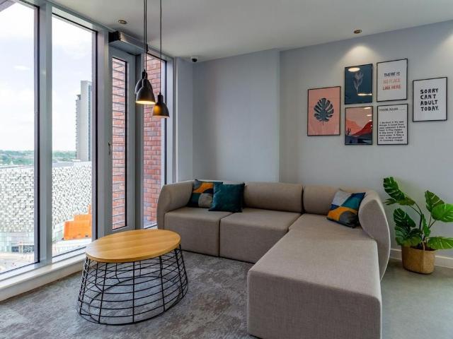 1 bedroom private hall to rent