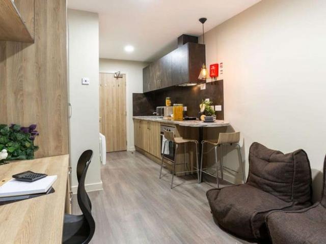 1 bedroom private hall to rent