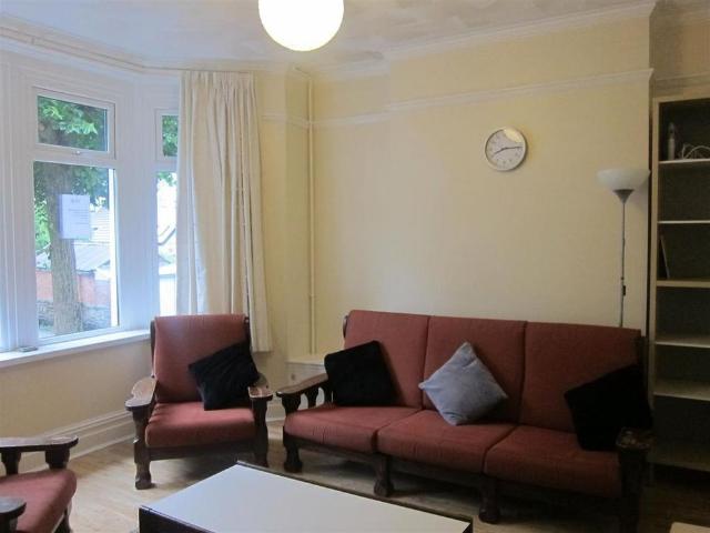 1 bedroom private hall to rent