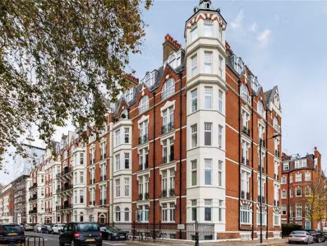 1 bedroom property for sale in Burton Court, Franklins Row, Ch.