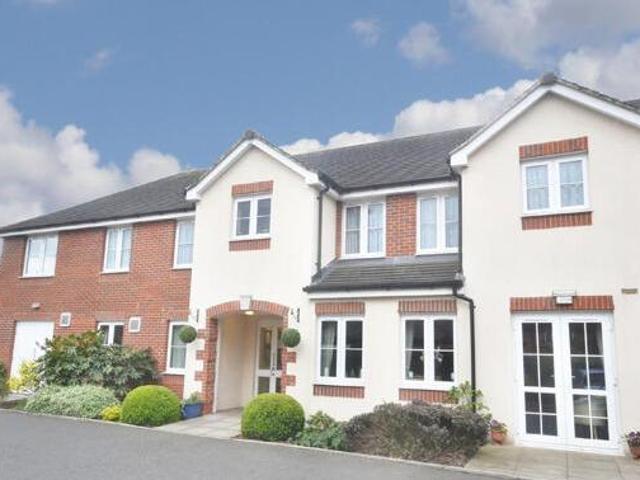 1 Bedroom Property For Sale In Holtsmere Close