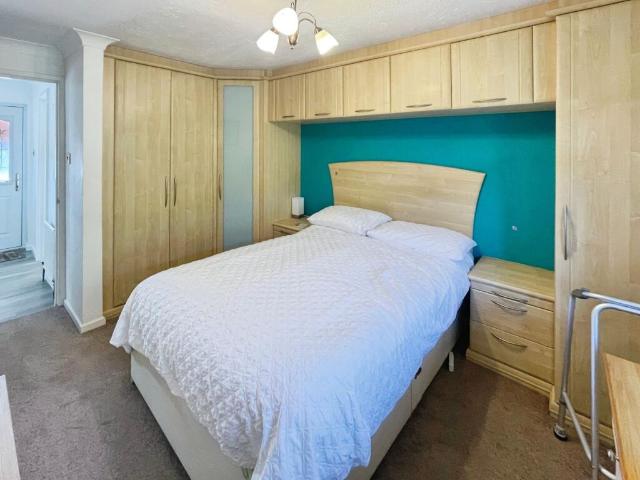 1 bedroom detached bungalow for sale in Marshcourt, Lychpit, RG24