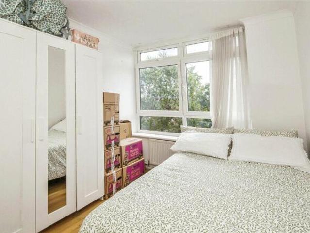 1 bedroom property for sale in Sheridan House, York Road, London, SW11