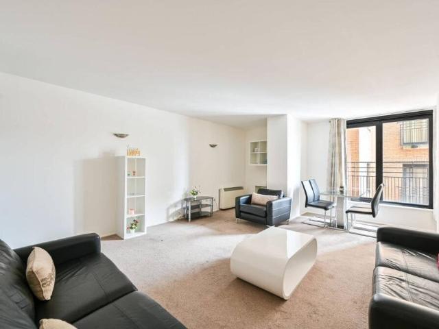 1 bedroom property in Cromwell Road, South Kensington, London, SW7 £3,000 pcm | Chestertons