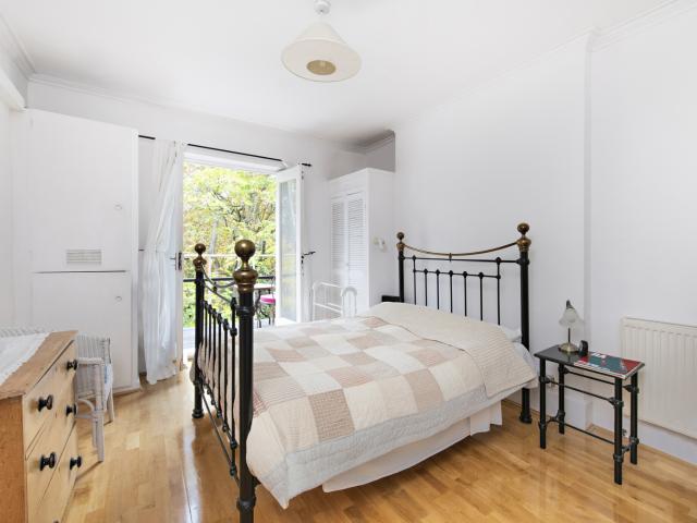1 bedroom property in 2 Regent Square, Bloomsbury, London, WC1H £3,500 pcm | Chestertons