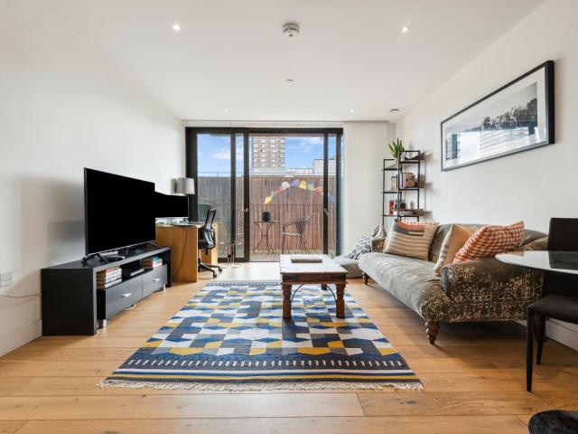 1 bedroom property in Cobalt Place, London, SW11 £2,500 pcm | Chestertons