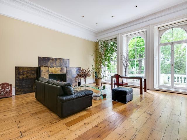 1 bedroom property in Cornwall Gardens, South Kensington, London, SW7 £7,000 pcm | Chestertons