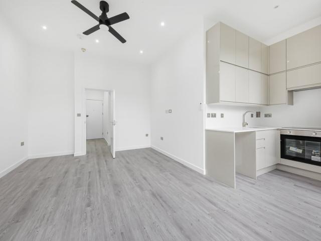 1 bedroom property in Canfield Gardens, London, NW6 £2,100 pcm | Chestertons