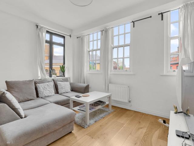 1 bedroom property in Chapel Yard, London, SW18 £1,800 pcm | Chestertons