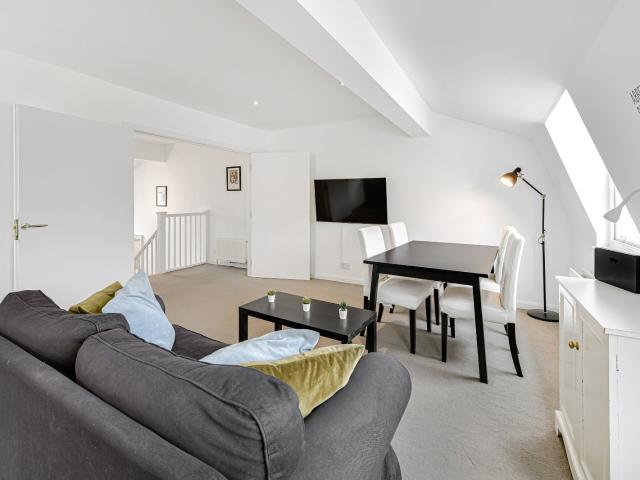 1 bedroom property in Charlwood Street, London, SW1V £646 pw | Chestertons