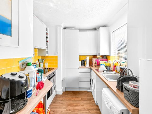1 bedroom property in Chartes House, Abbey Street, London, SE1 £1,850 pcm | Chestertons