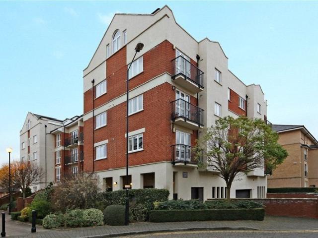 1 bedroom property in Chesterman Court, Corney Reach Way, Chiswick, London, W4 £1,875 pcm | Chestertons