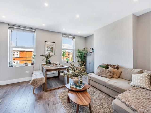 1 bedroom property in Chiswick High Road, London, W4 £1,875 pcm | Chestertons