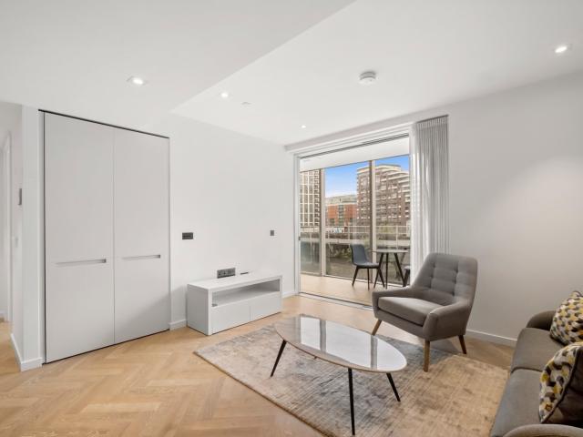 1 bedroom property in Circus Road West, Battersea, London, SW11 £3,250 pcm | Chestertons