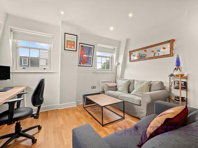 1 bedroom property in Alderney Court, 70 Trafalgar Road, London, SE10 £1,800 pcm | Chestertons