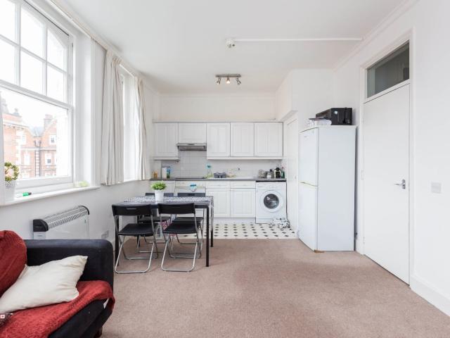 1 bedroom property in Allitsen Road, St John's Wood, London, NW8 £2,000 pcm | Chestertons