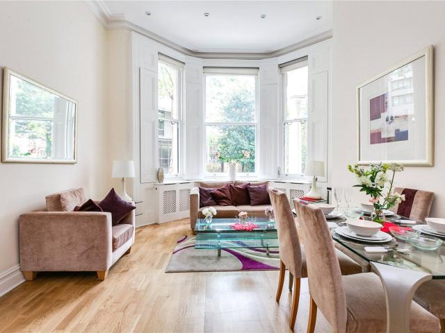 1 bedroom property in Ashburn Gardens, South Kensington, London, SW7 £2,900 pcm | Chestertons