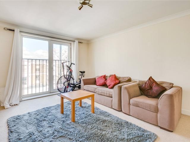 1 bedroom property in Bourne Place, Chiswick, London, W4 £2,100 pcm | Chestertons