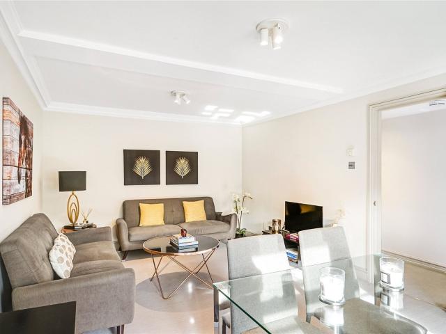 1 bedroom property in Barkston Gardens, Earls Court, London, SW5 £2,800 pcm | Chestertons