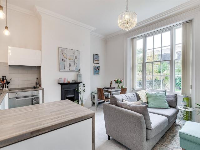 1 bedroom property in Barnsbury Park, Islington, London, N1 £2,400 pcm | Chestertons