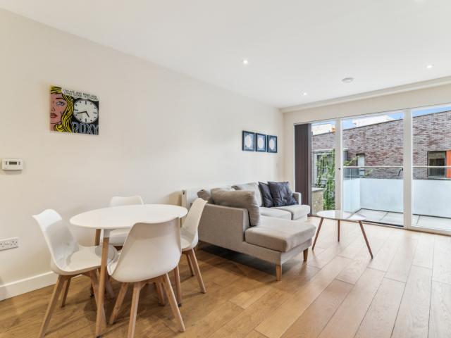 1 bedroom property in Barquentine Heights, 4 Peartree Way, London, SE10 £1,850 pcm | Chestertons