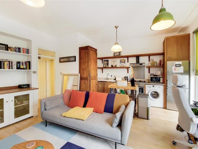 1 bedroom property in Bartholomew Road, Kentish Town, London, NW5 £2,250 pcm | Chestertons
