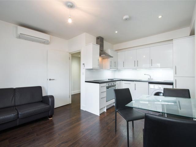 1 bedroom property in Bethnal Green Road, Bethnal Green, London, E2 £1,800 pcm | Chestertons