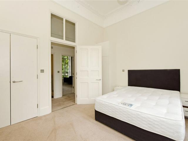 1 bedroom property in Bloomsbury Square, Bloomsbury, London, WC1A £3,141 pcm | Chestertons