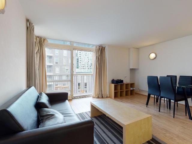 1 bedroom property in Gainsborough House, Cassilis Road, E14 £2,200 pcm | Chestertons