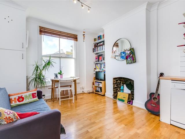 1 bedroom property in Grafton Road, London, NW5 £1,900 pcm | Chestertons