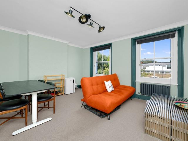 1 bedroom property in Dartmouth Park Road, Tufnell Park, London, NW5 £2,400 pcm | Chestertons
