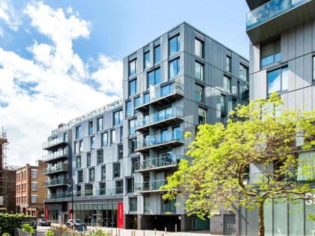 1 bedroom property in Dickinson Court, 15 Brewhouse Yard, London, EC1V £2,800 pcm | Chestertons
