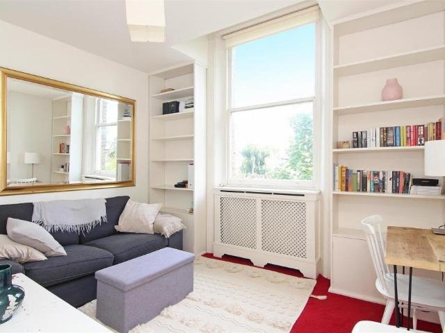 1 bedroom property in Disraeli Road, Putney, London, SW15 £1,500 pcm | Chestertons