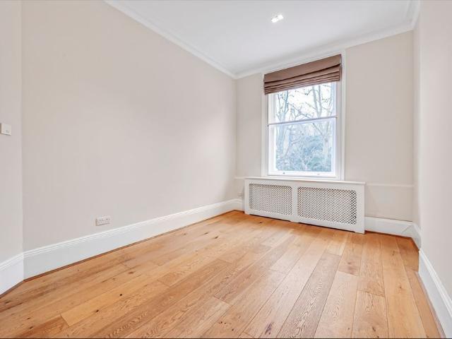 1 bedroom property in Elm Park Chambers, 281 Fulham Road, London, SW10 £2,995 pcm | Chestertons