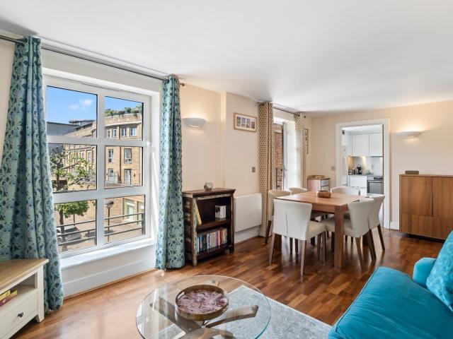 1 bedroom property in Epstein Court, 27a Essex Road, London, N1 £3,000 pcm | Chestertons