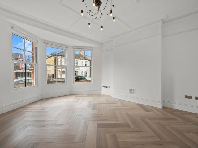 1 bedroom property in Erpingham Road, London, SW15 £2,500 pcm | Chestertons