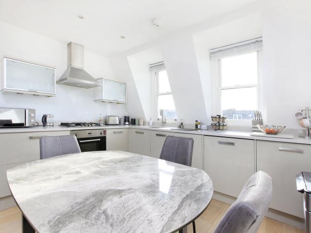 1 bedroom property in Franconia Road, Clapham, London, SW4 £2,250 pcm | Chestertons