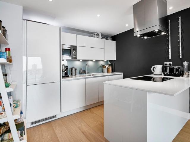 1 bedroom property in Kensington Apartments, Commercial Street, E1 £3,600 pcm | Chestertons