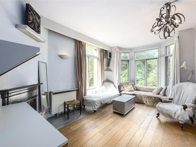 1 bedroom property in Kingsway Mansions, 23a Red Lion Square, London, WC1R £2,166 pcm | Chestertons