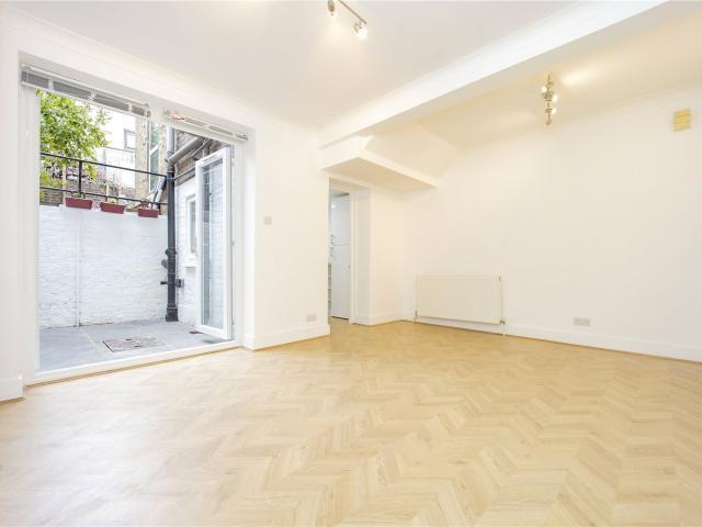 1 bedroom property in Homestead Road, London, SW6 £2,250 pcm | Chestertons